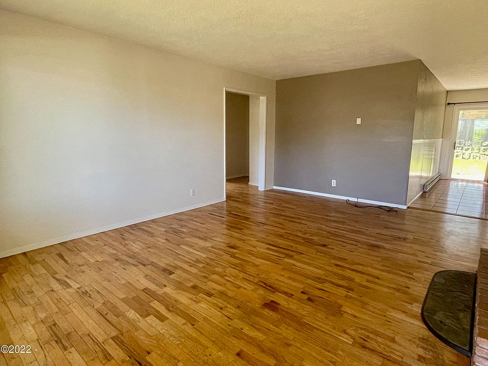 240 NE 10th Ct, Newport, OR 97365 | Zillow