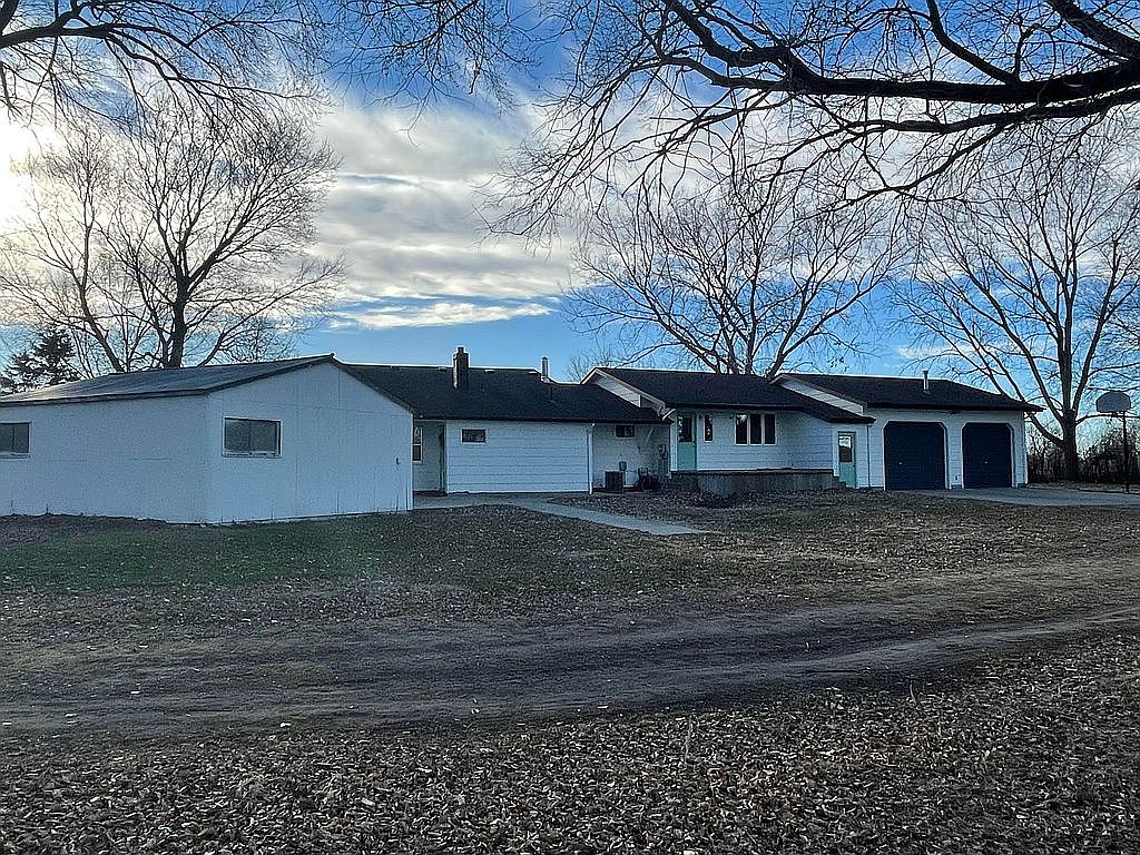 40994 Regan Pl, Mitchell, SD 57301 | Zillow