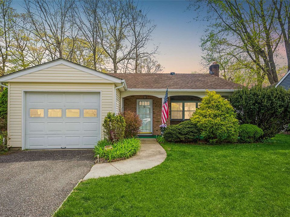 191 Canterbury Drive UNIT 191, Ridge, NY 11961 | Zillow