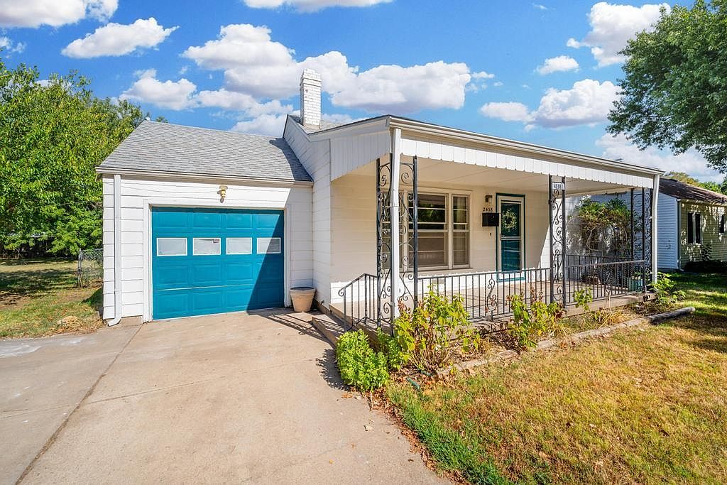 2438 E Menlo Dr, Wichita, KS 67211 | Zillow