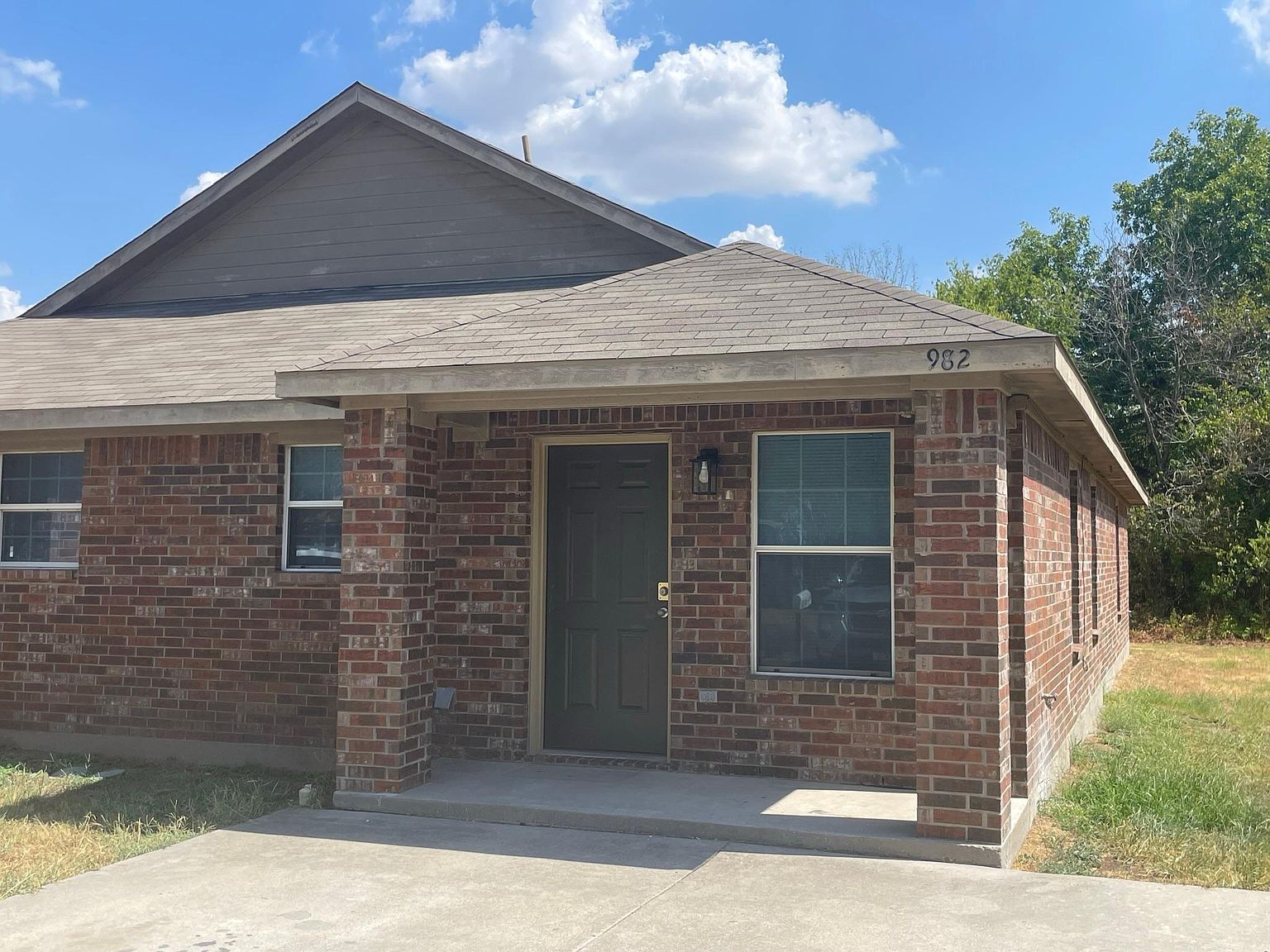 982 W Oak St, Stephenville, TX 76401 | Zillow