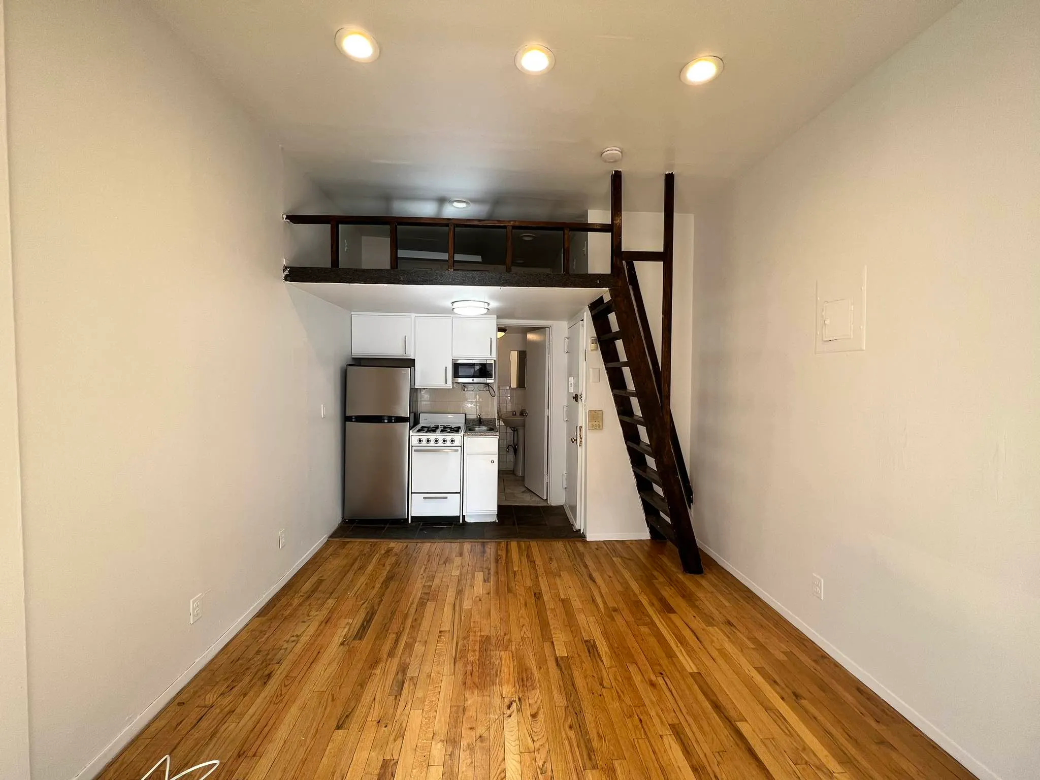 453 West 46th Street #5E in Hell's Kitchen, Manhattan | StreetEasy