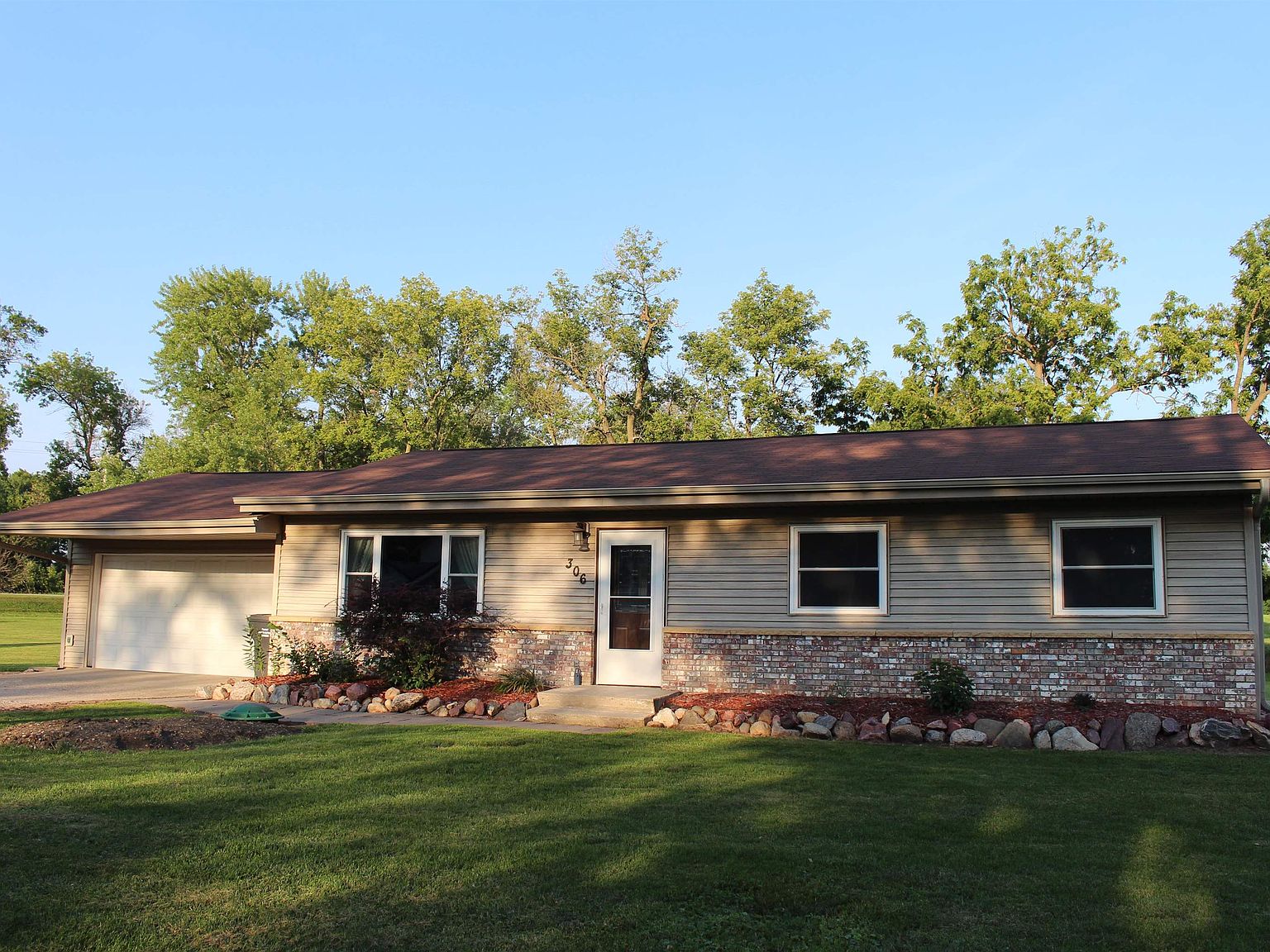306 East St, Dickens, IA 51333 | Zillow