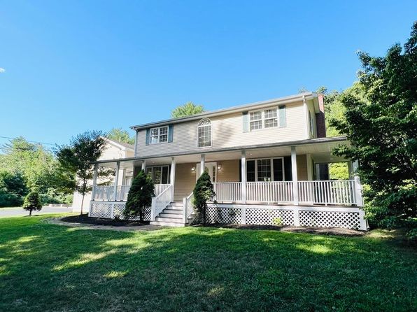 Kingston NH Real Estate - Kingston NH Homes For Sale | Zillow