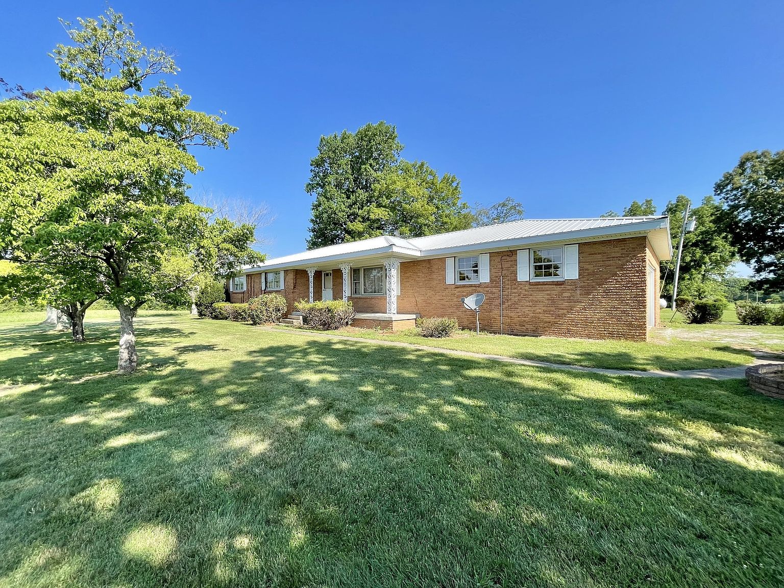 8490 Cadiz Rd, Hopkinsville, KY 42240 | MLS #2546945 | Zillow