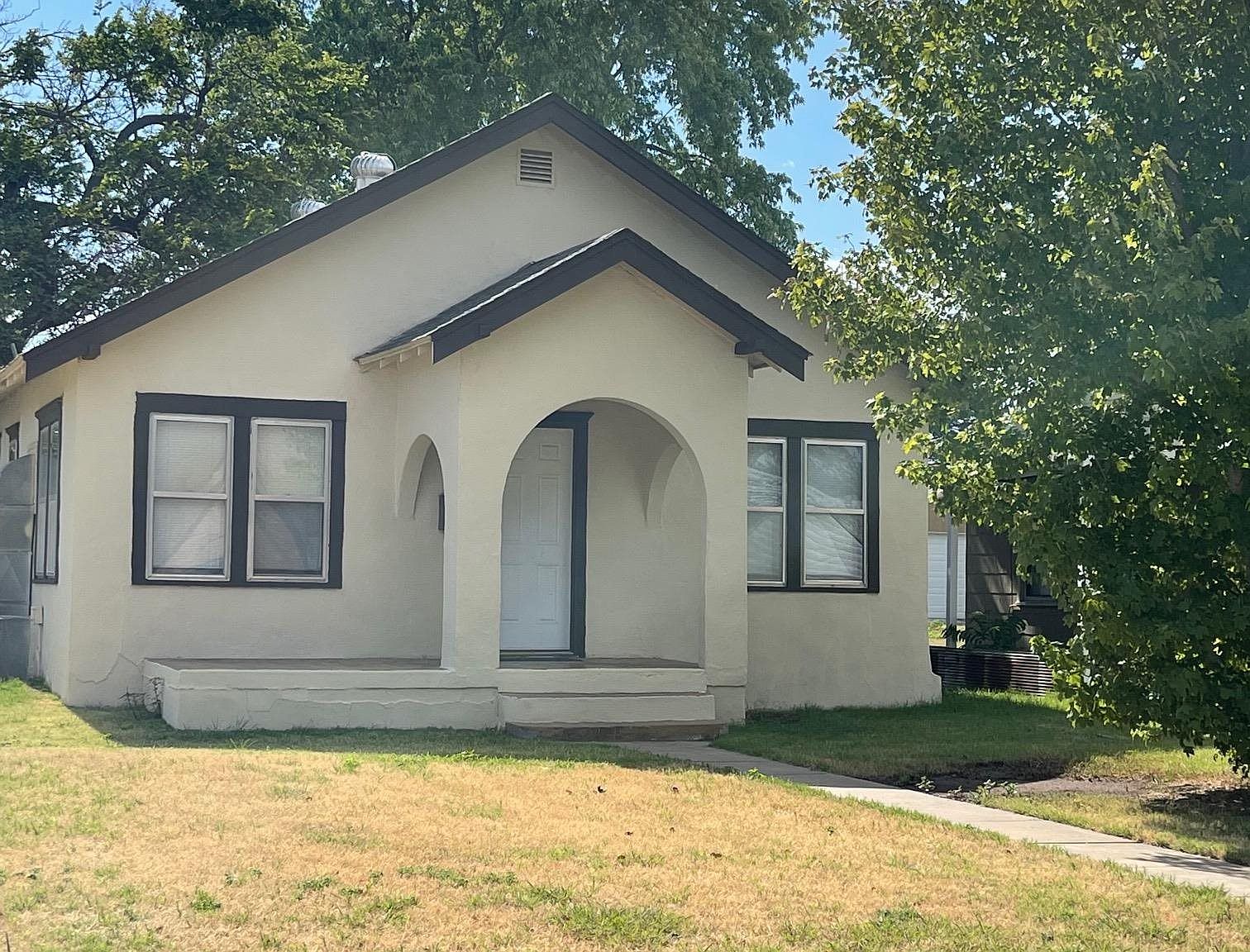 407 N 11th Ave, Fairview, OK 73737 | Zillow