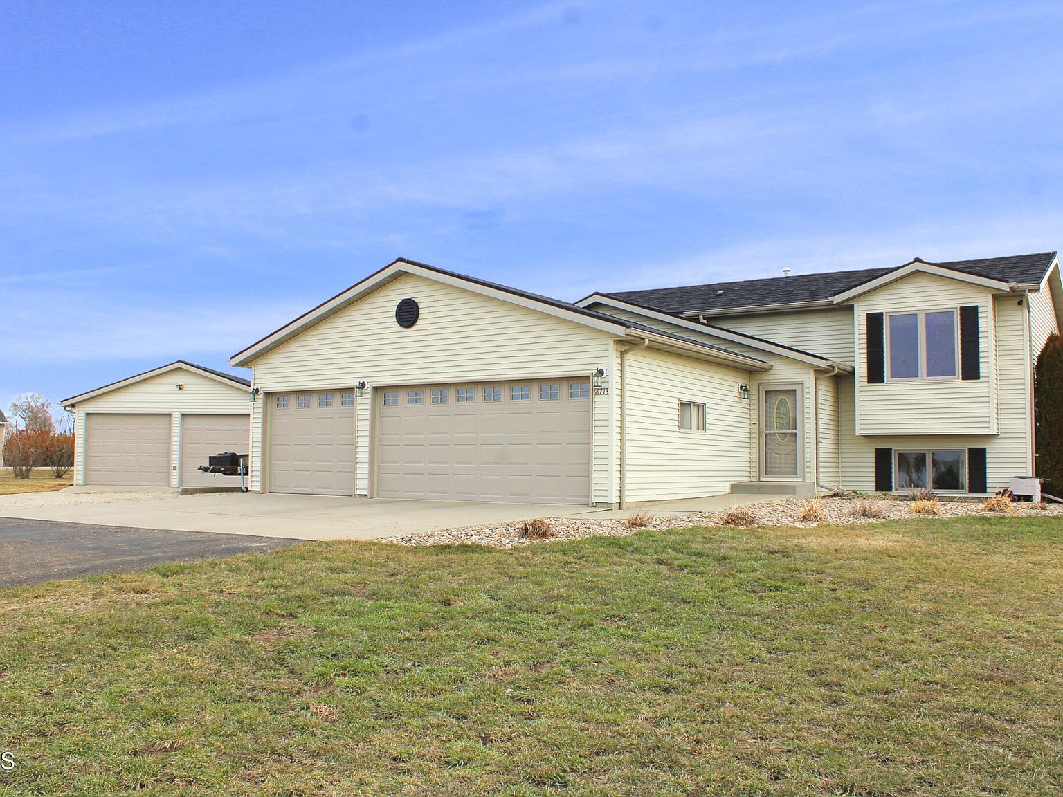 8713 Caraway Dr NW, Bismarck, ND 58503 | Zillow