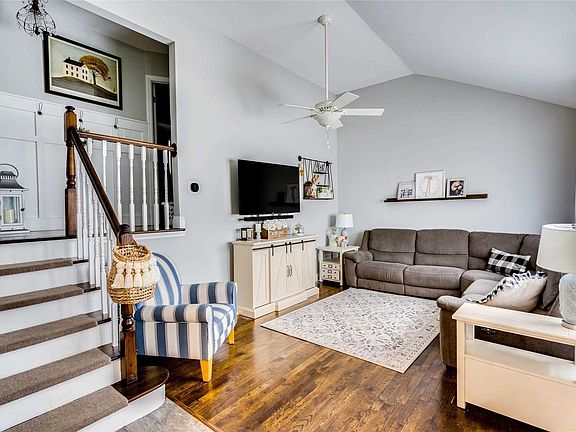 16 Larry Rd, Selden, NY 11784 | Zillow