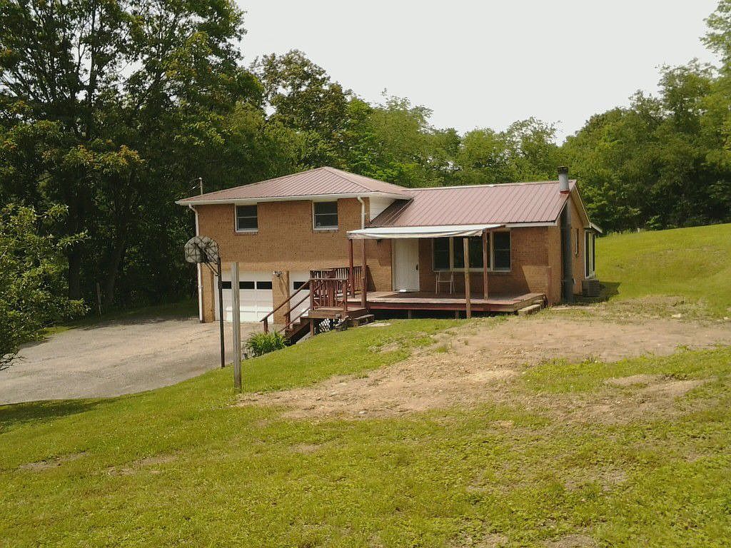 1104 Maple Rd, Vandergrift, PA 15690 | Zillow