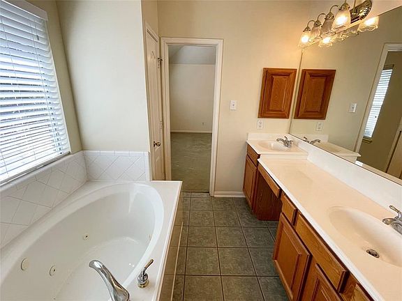 3651 Royal Royce Dr, Houston, TX 77042 | Zillow