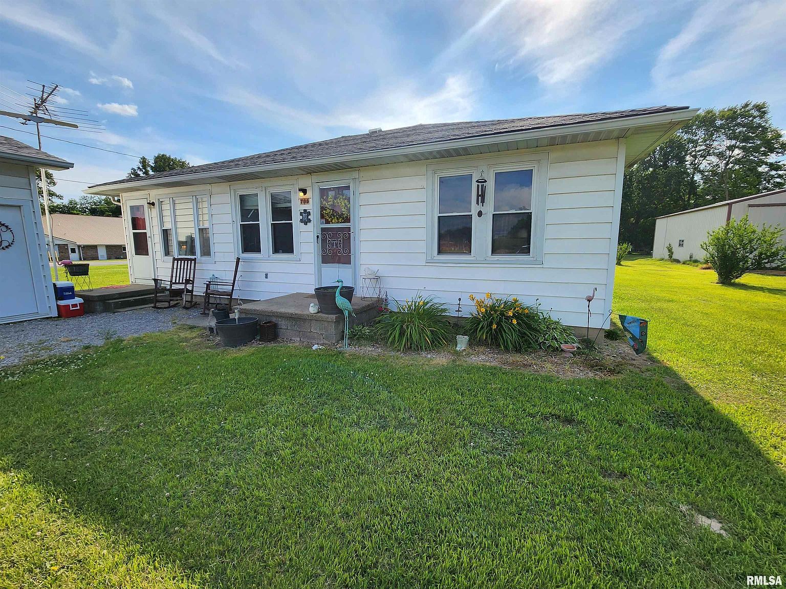 706 S Division St, Norris City, IL 62869 | Zillow