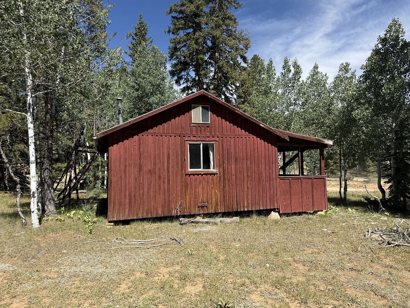 Vintage 1960s Utah Cabin with Antique Montgomery Ward Stove – $75K ...