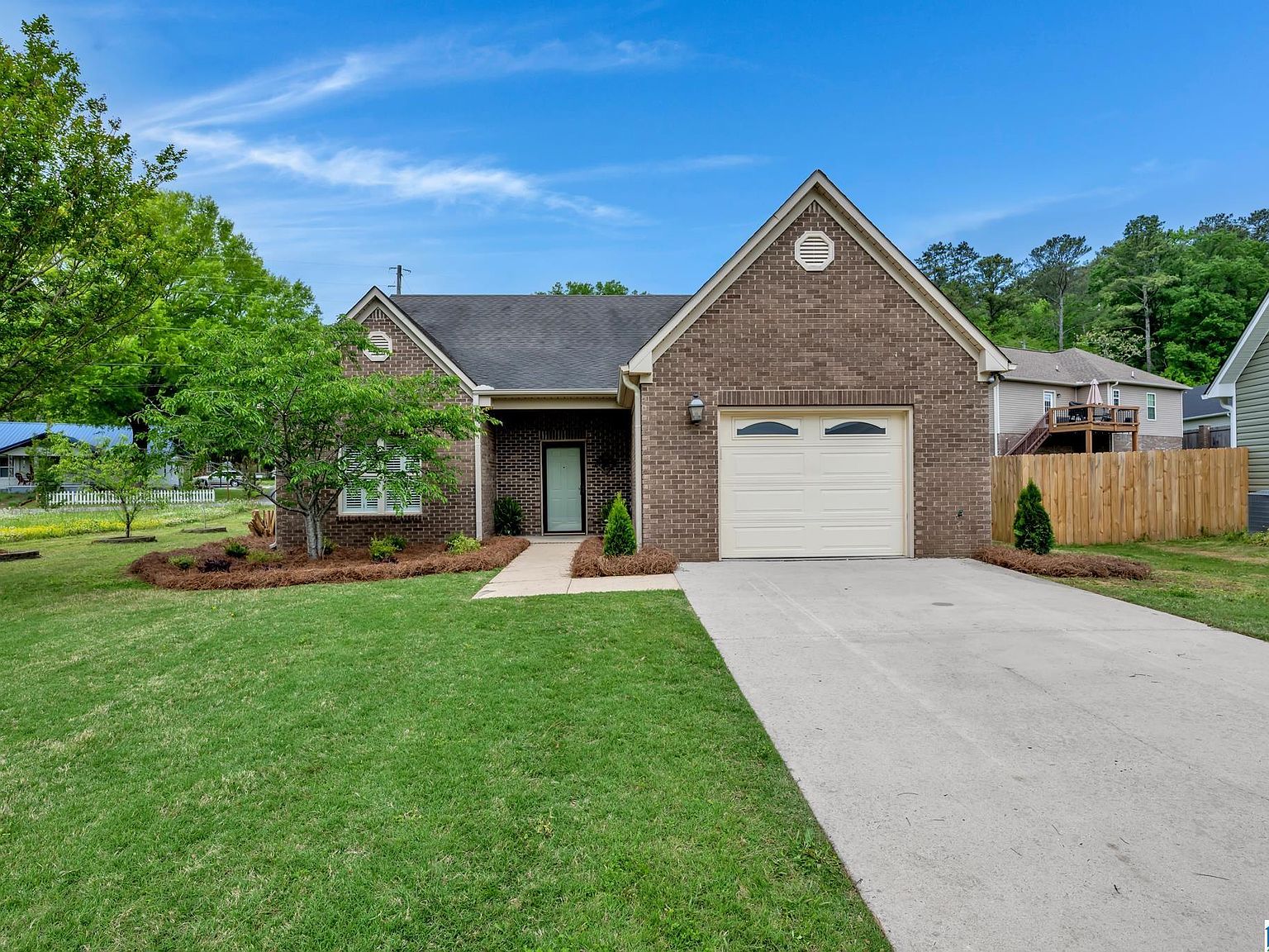 900 Park Ave, Oneonta, AL 35121 | Zillow