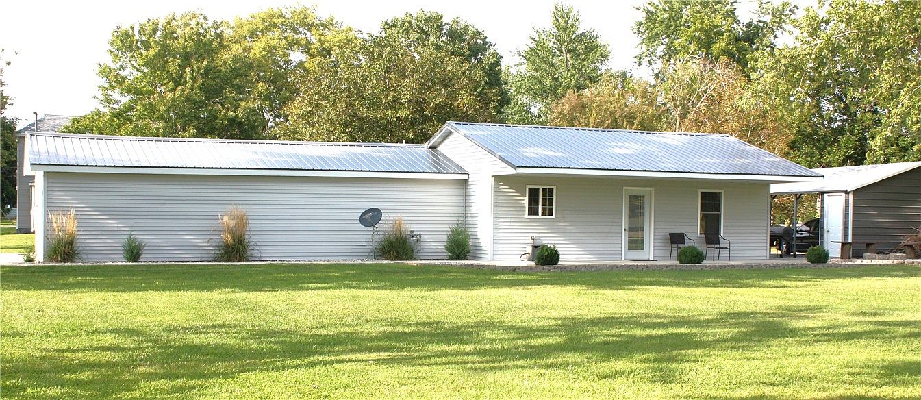 104 W Logan St, Tower Hill, IL 62571 | Zillow