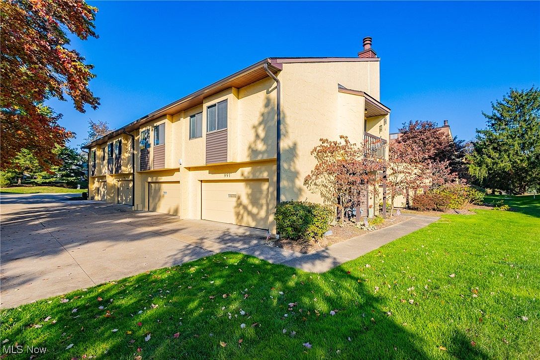 991 Hampton Ridge Dr, Akron, OH 44313 | Zillow