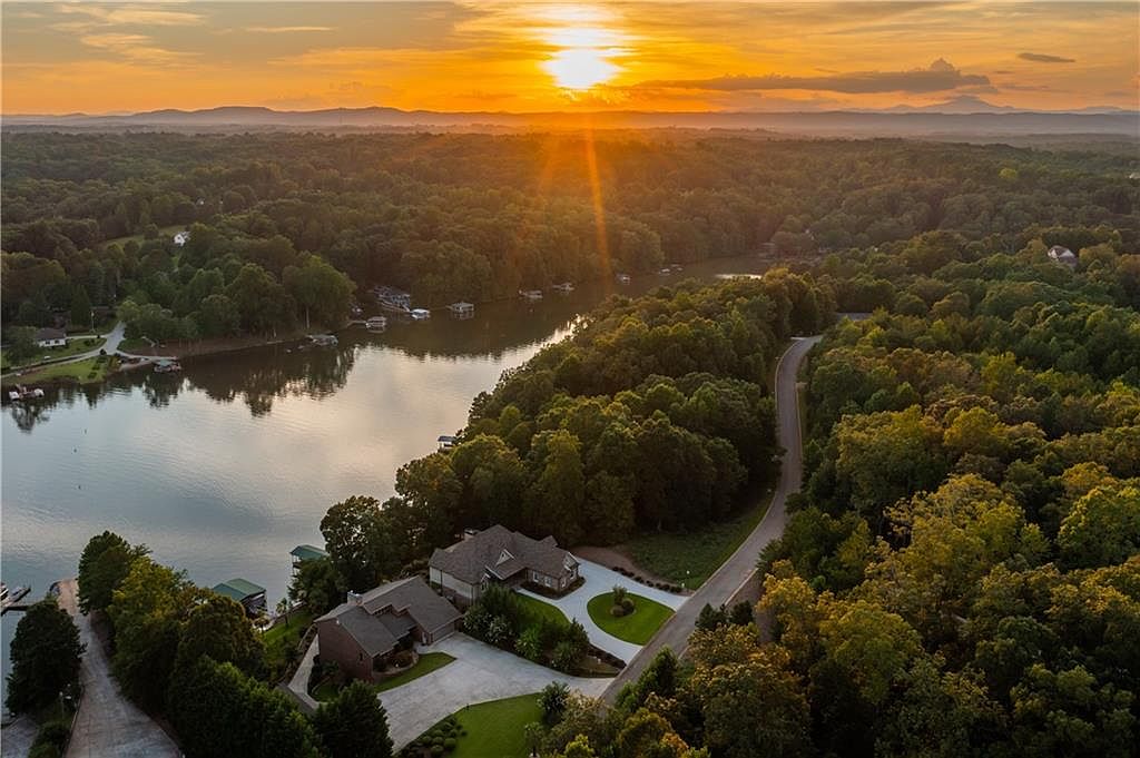 105 W Waters Edge Ln, West Union, SC 29696 | Zillow