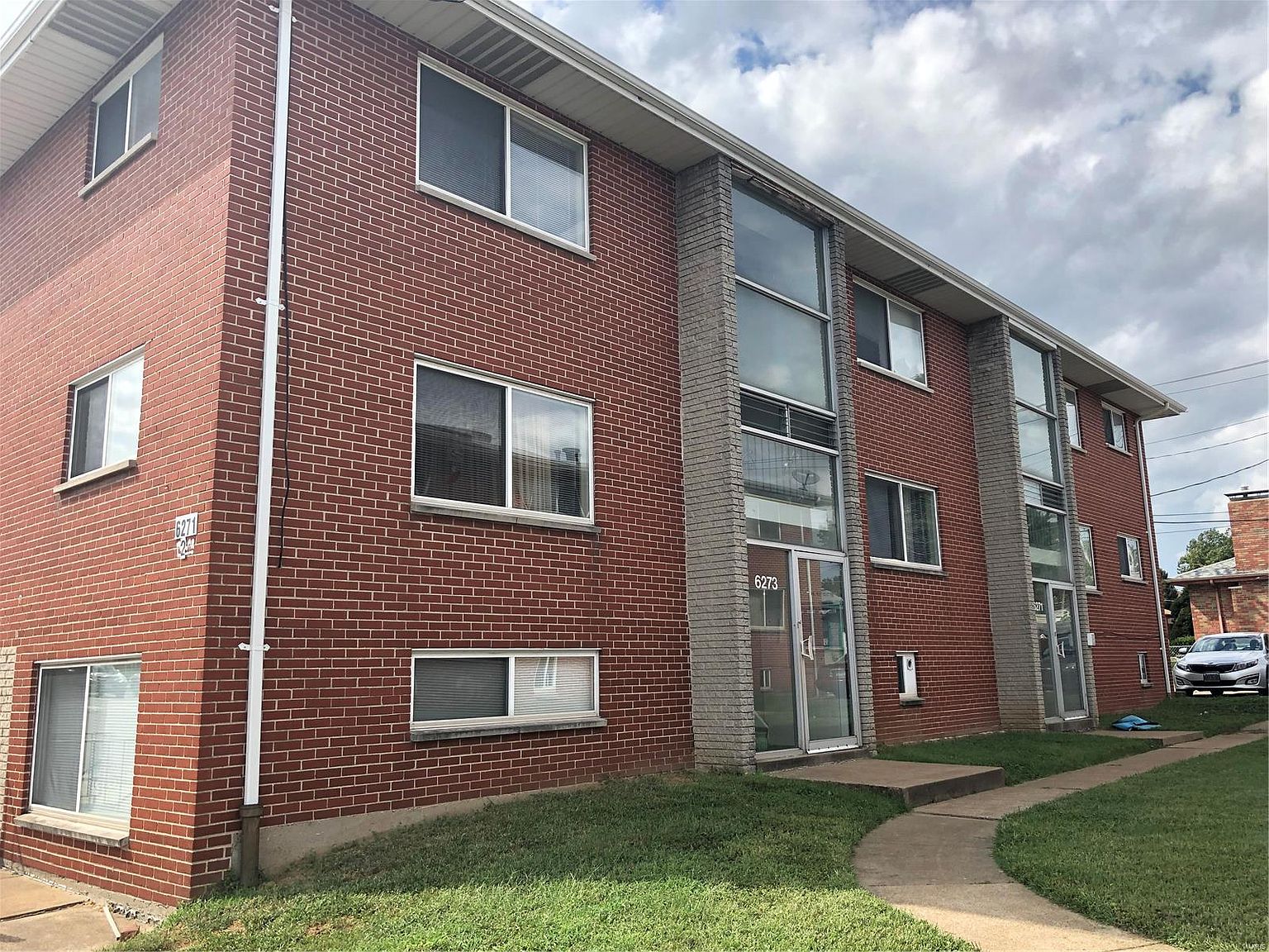 6273 Gravois Ave APT 2A, Saint Louis, MO 63116 | Zillow