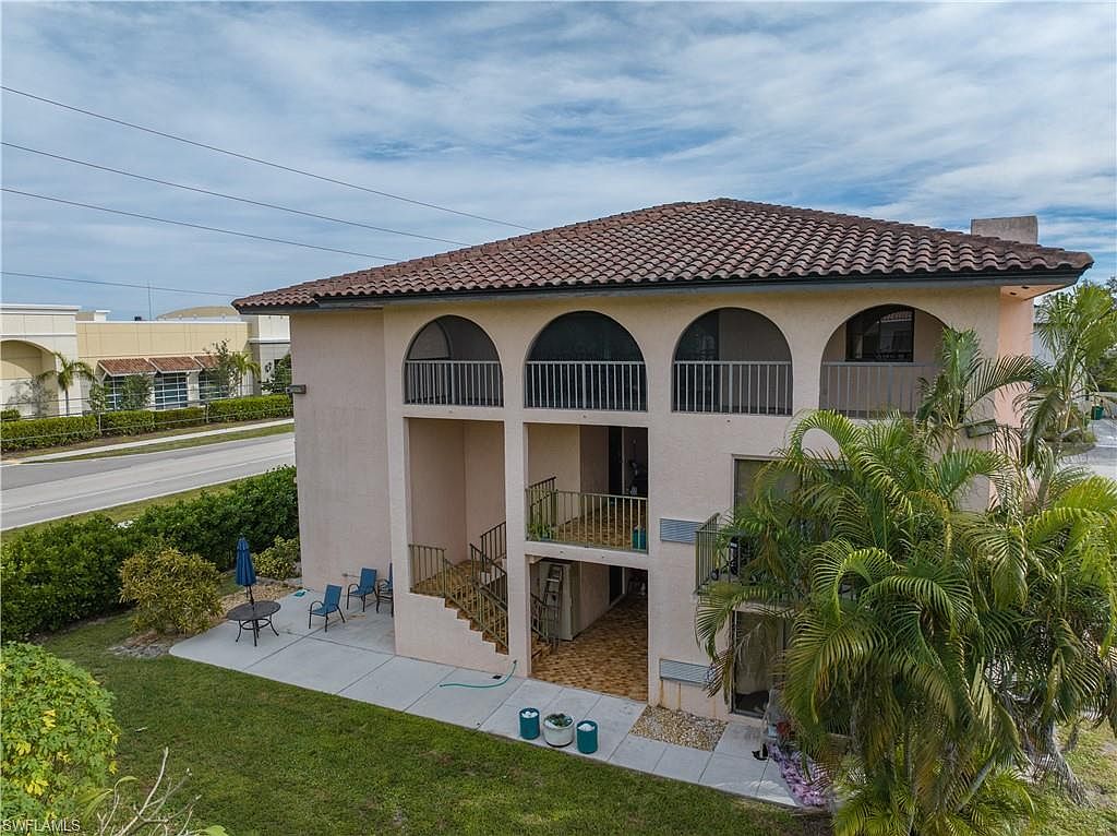 828 Wiggins Pass Rd APT 11, Naples, FL 34110 | MLS #223086088 | Zillow