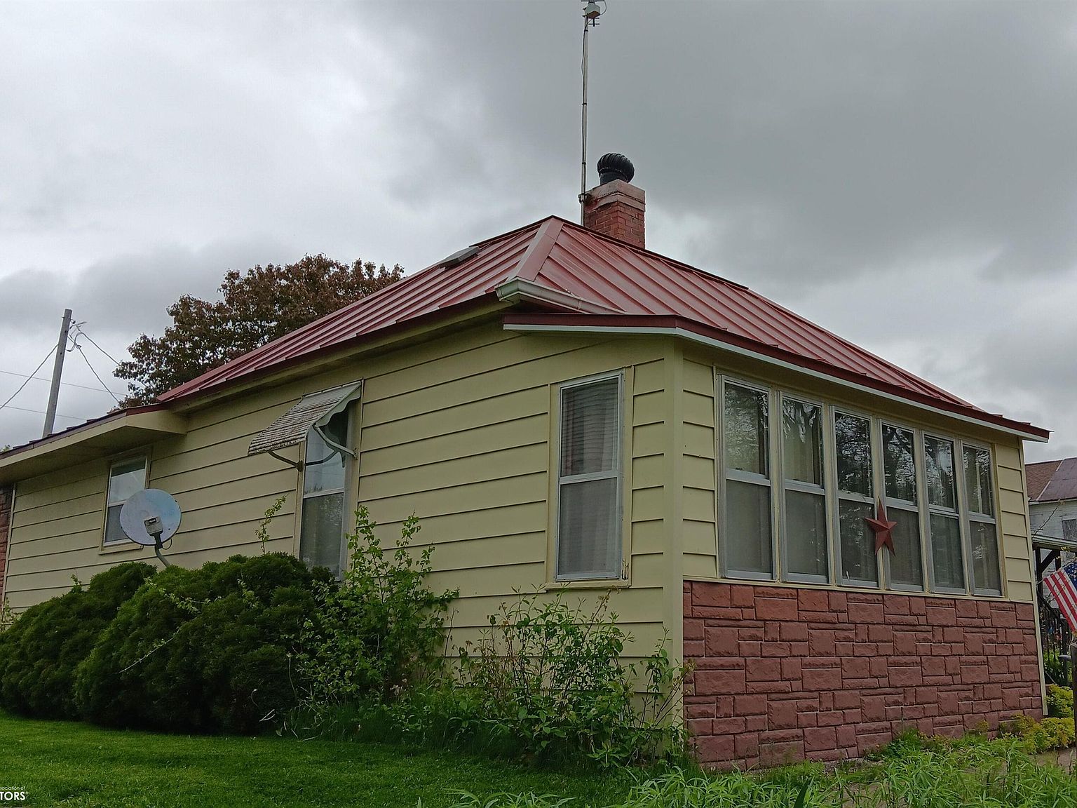 305 1st St, Lowell, IA 52645 | MLS #6327225 | Zillow