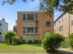 8212 N Kilpatrick Ave Skokie IL | Zillow