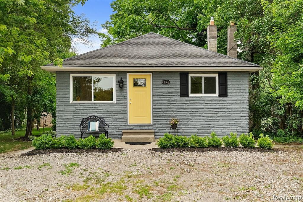 1696 Rochester Rd, Leonard, MI 48367 | Zillow