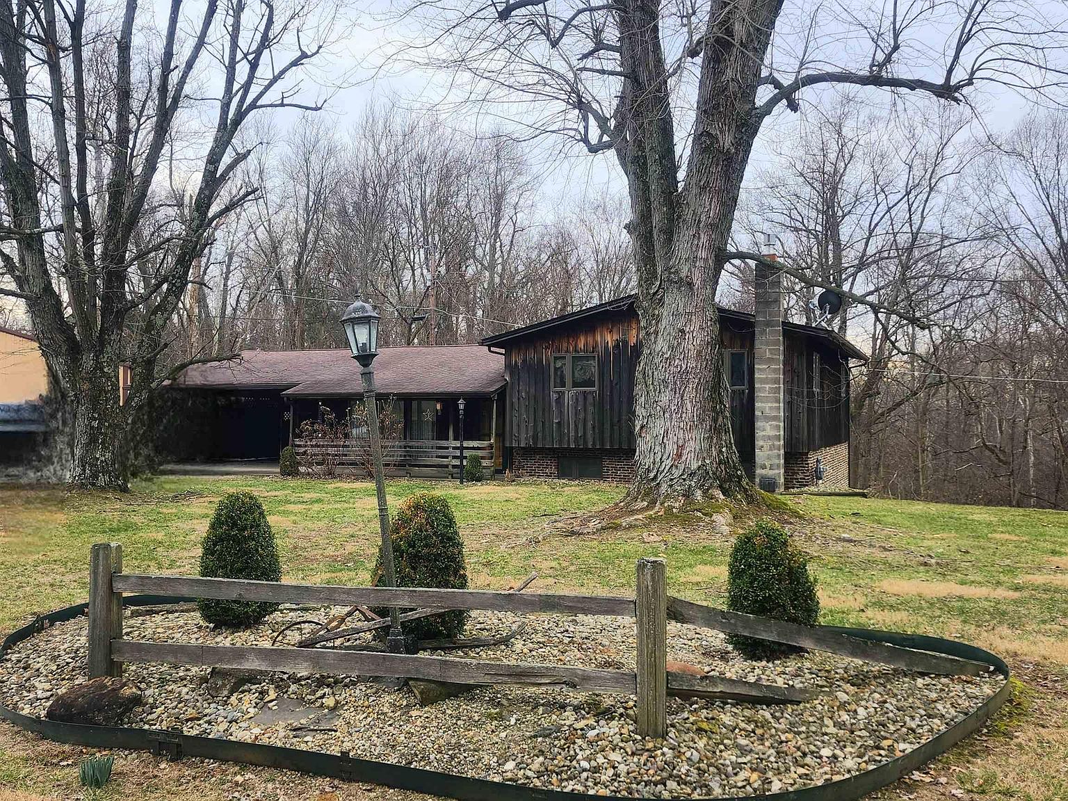 693 Forest Dr, Bloomfield, IN 47424 | Zillow