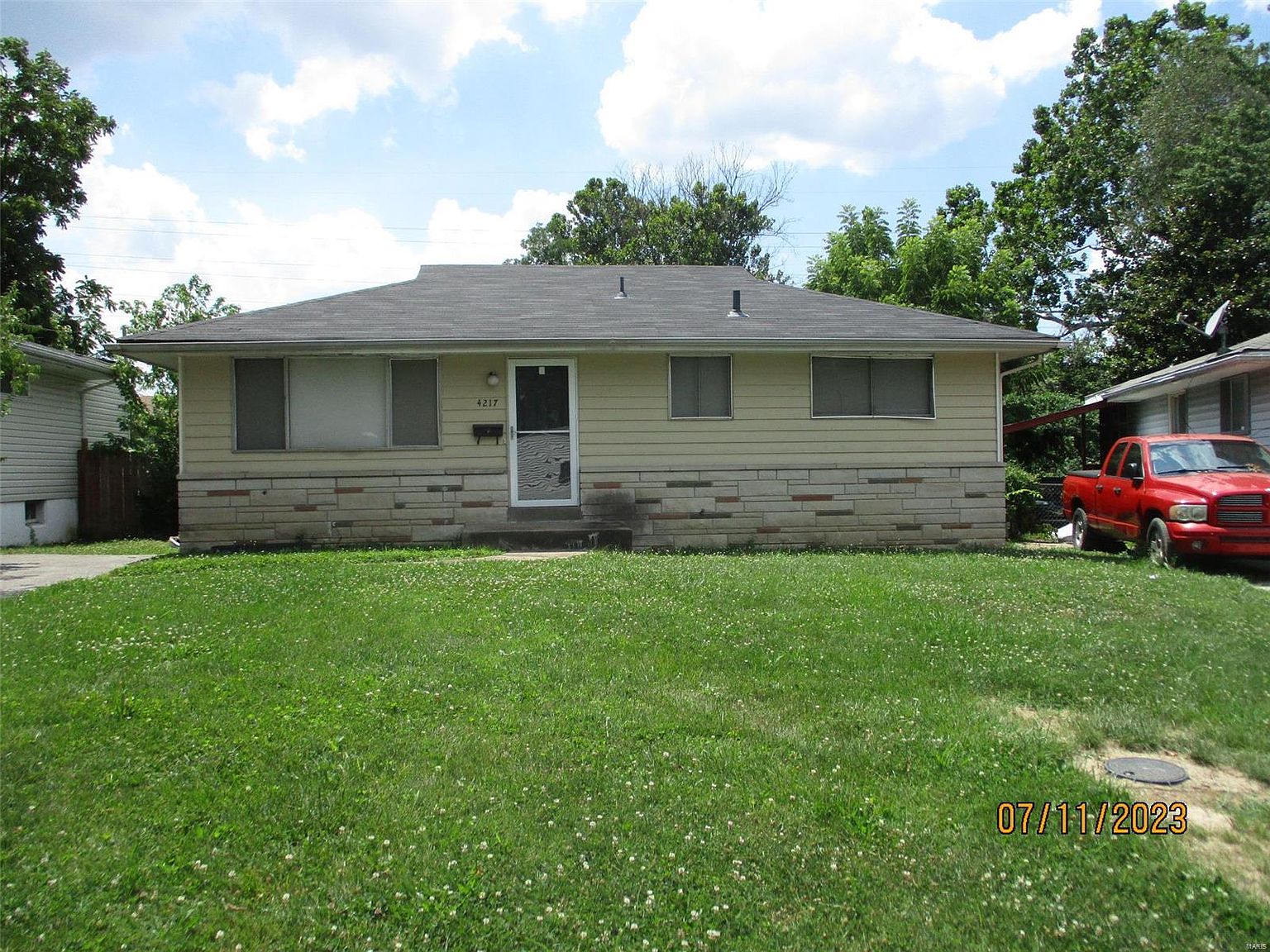 4217 Smithfield Pl, Saint Louis, MO 63134 | Zillow