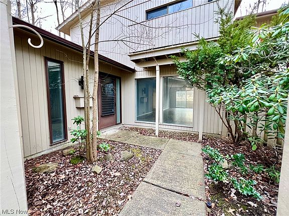 19735 Dell Dr, Strongsville, OH 44149 | Zillow