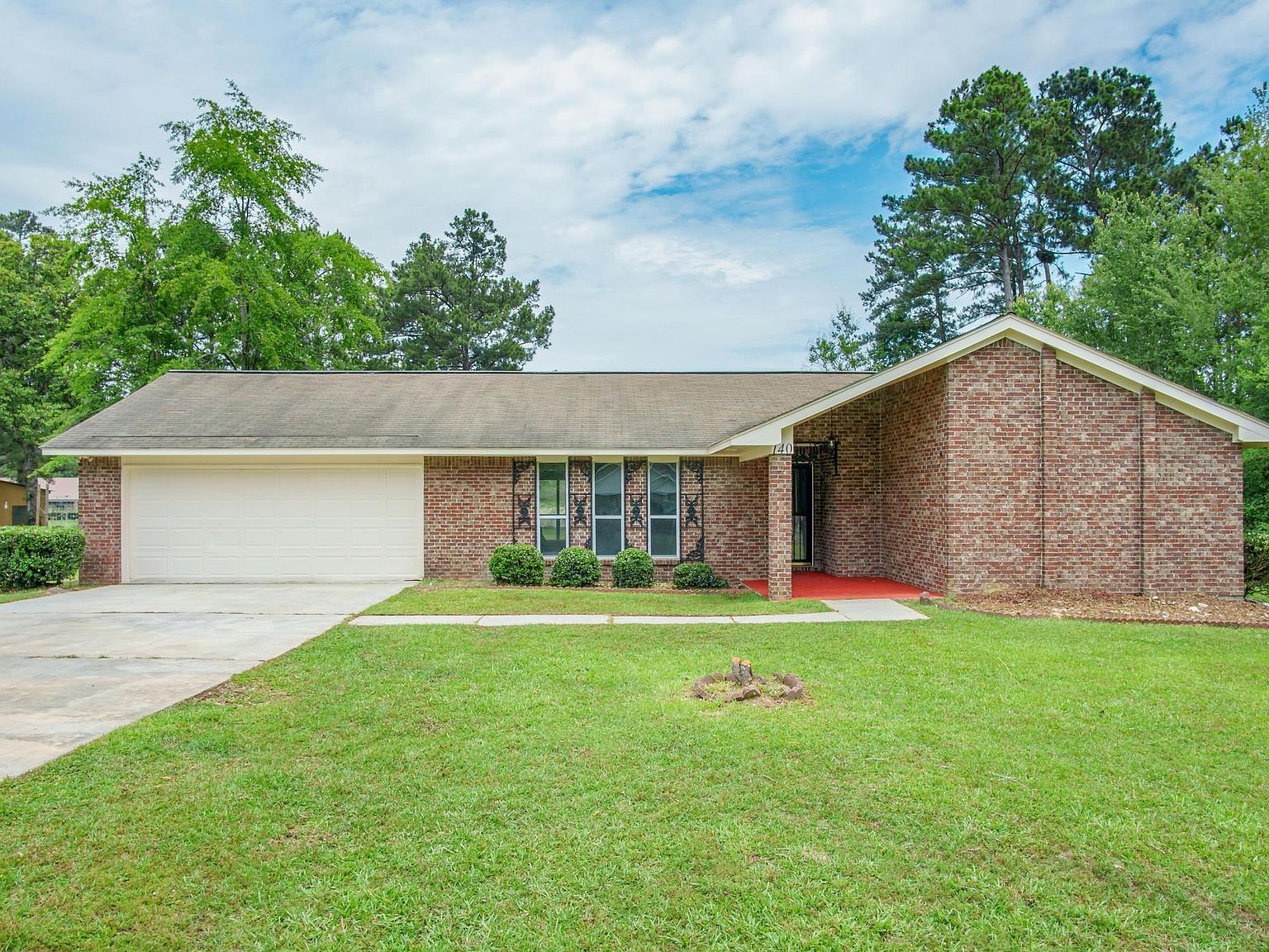 140 Pine Dr, Hattiesburg, MS 39401 | Zillow