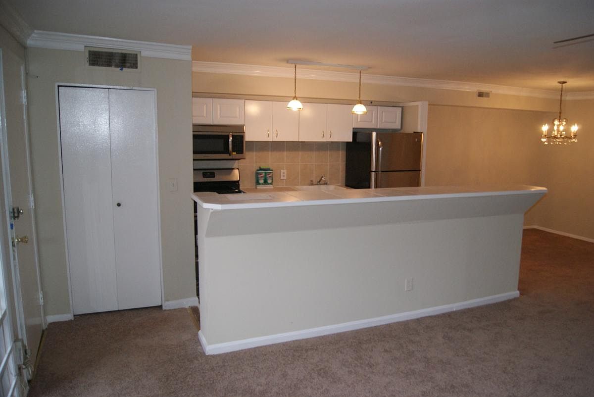 7531 Spring Lake Dr APT C2, Bethesda, MD 20817 | Zillow