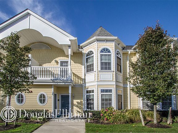 908 Emily Dr, Patchogue, NY 11772 | Zillow