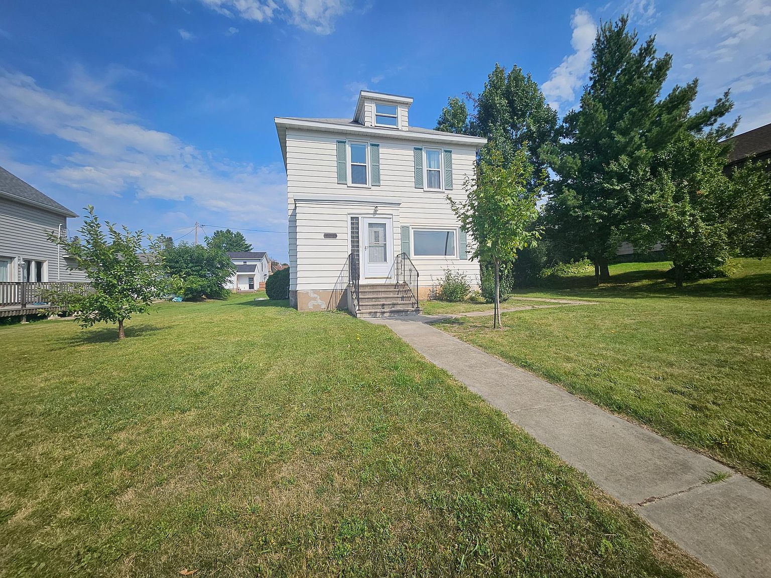 405 Cole St, Coleraine, MN 55722 | Zillow
