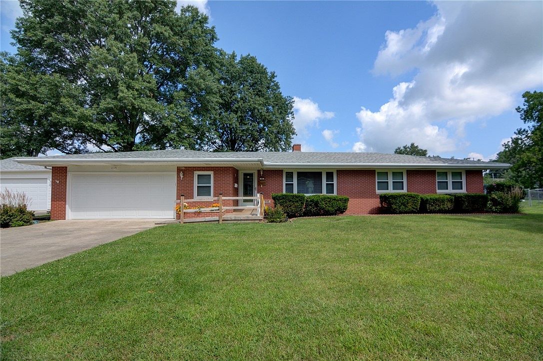 30 Larry Dr, Decatur, IL 62526 | Zillow