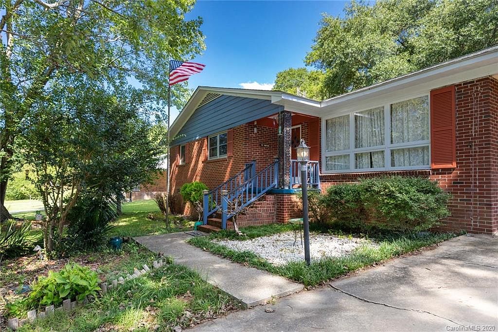 121 Hollybrook Dr Great Falls Sc 29055 Zillow
