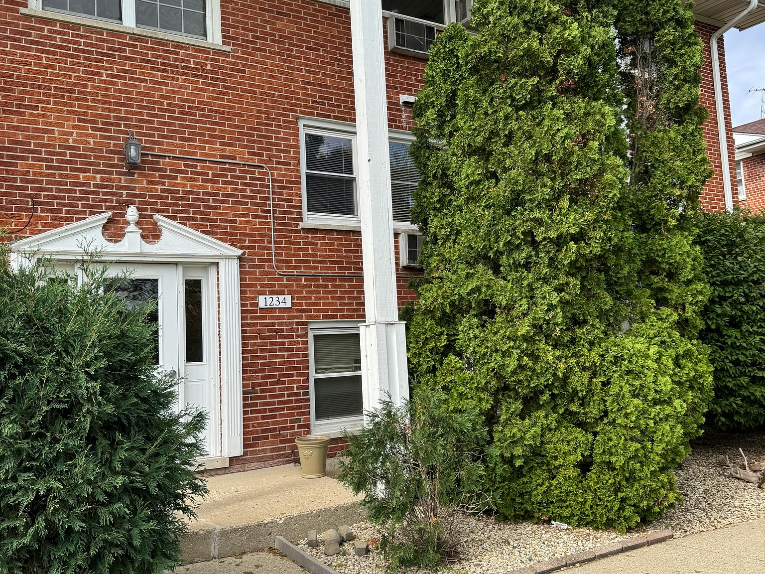 1234 Main St, Antioch, IL 60002 | Zillow