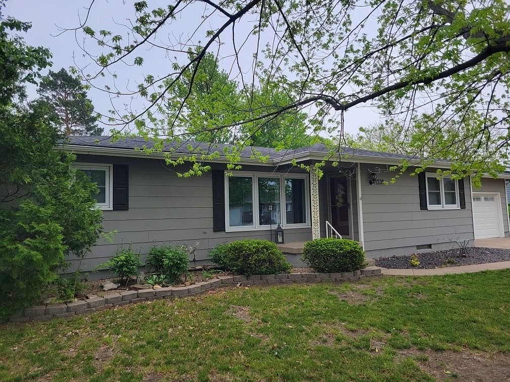 1235 N Franklin St, Russell, KS 67665 | Zillow
