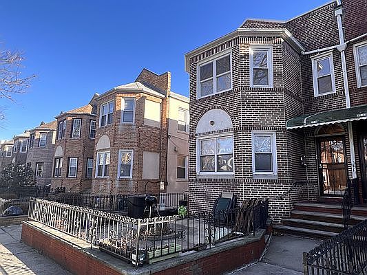 22-41 37th St FLOOR 2, Astoria, NY 11105 | Zillow