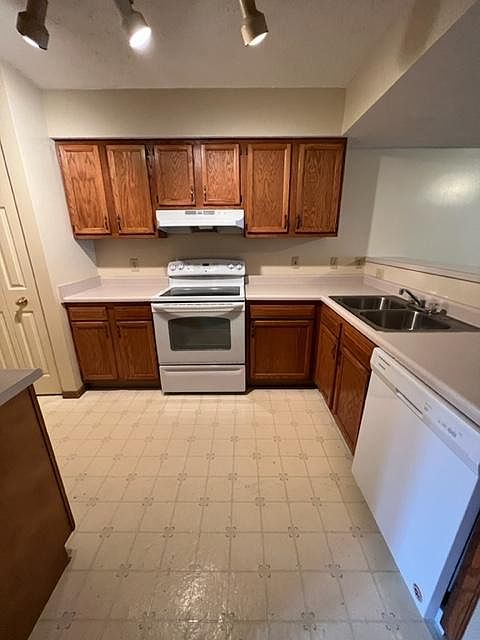 3898 Beech Hill Rd NW, North Canton, OH 44720 | Zillow