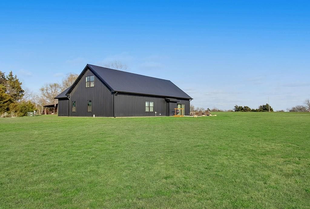20088 Pratt Rd, Parsons, KS 67357 | Zillow
