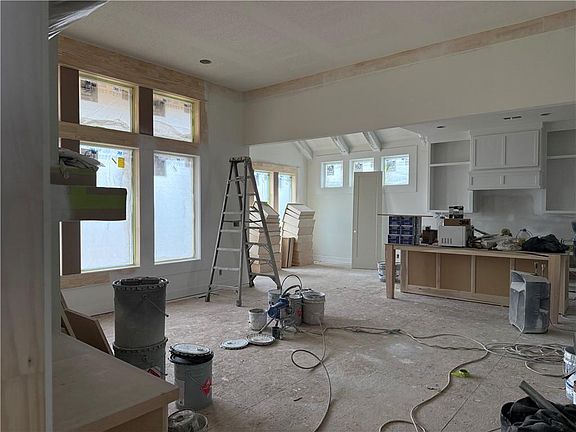 18465 Mohawk Ln, Overland Park, KS 66085 | MLS #2502124 | Zillow