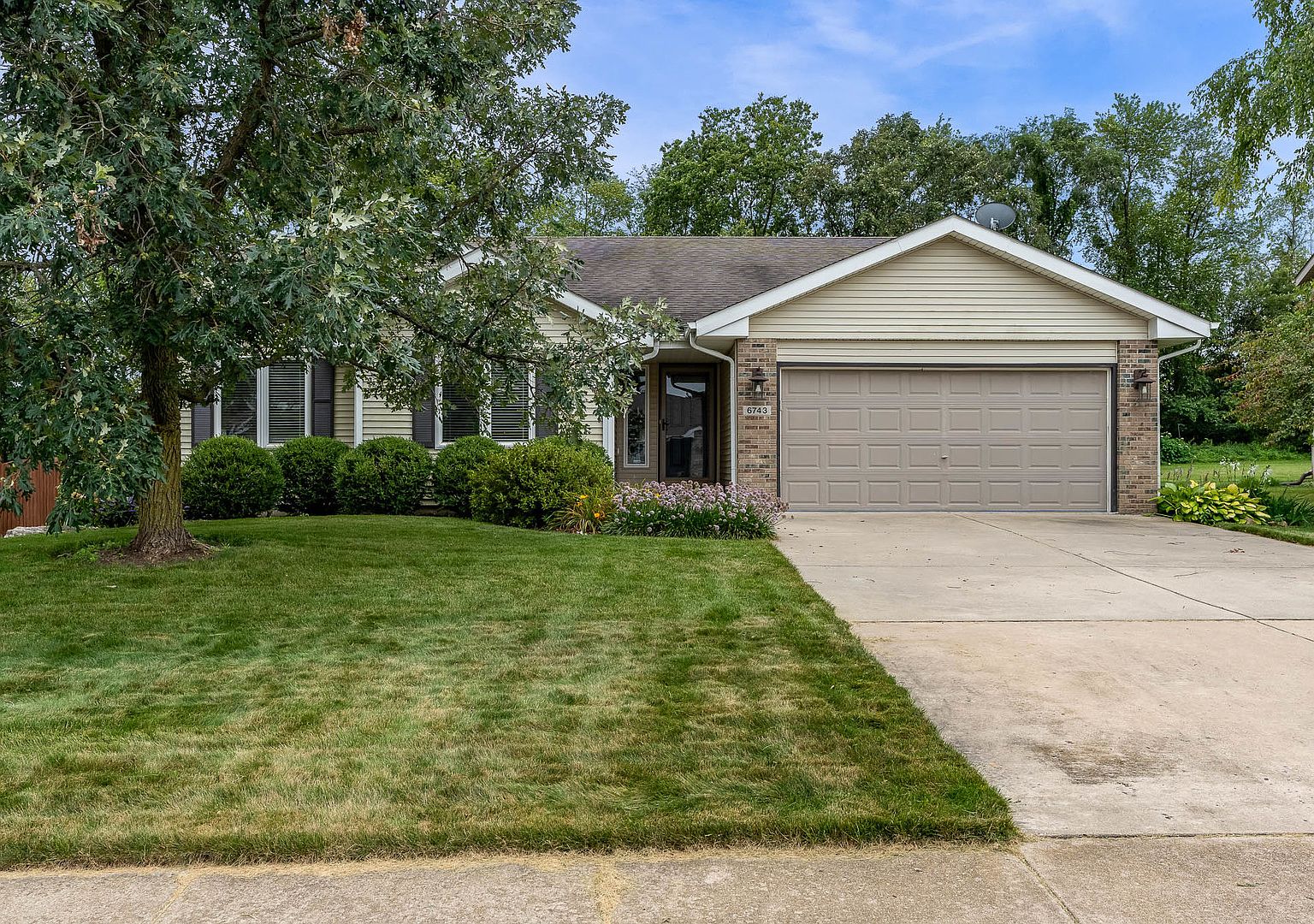6743 Butterfield Dr, Cherry Valley, IL 61016 | Zillow