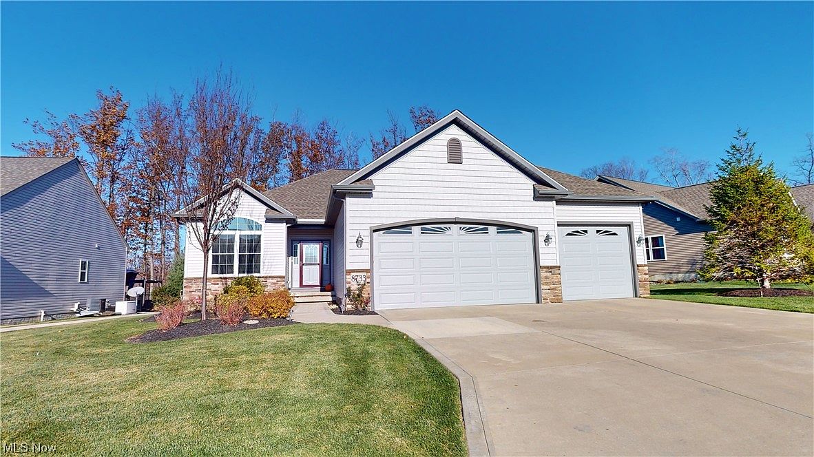 8733 Summer Wind Ln, Mentor, OH 44060 | Zillow