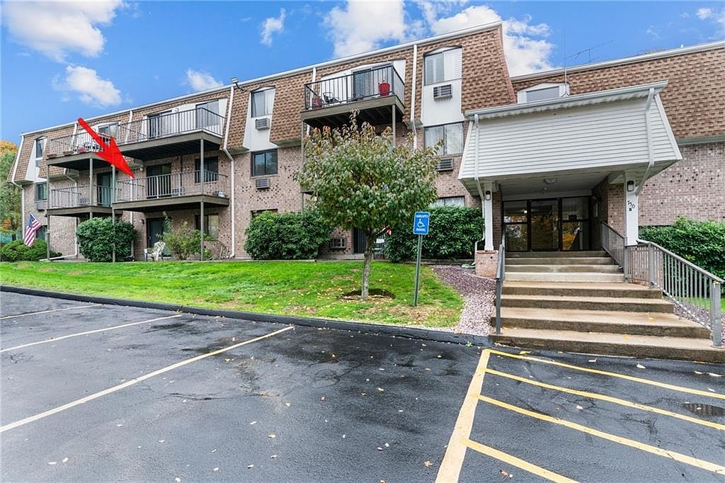 750 Quaker Ln UNIT B204, Warwick, RI 02889 | Zillow