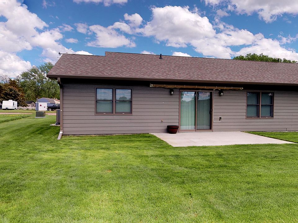 1155 Arizona Ave SW, Huron, SD 57350 | Zillow