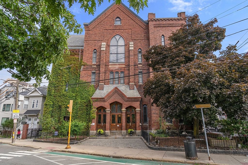 1 Summer St UNIT 3, Somerville, MA 02143 | Zillow