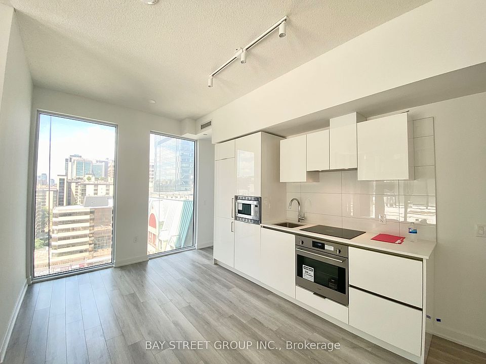 238 Simcoe St Toronto ON | Zillow