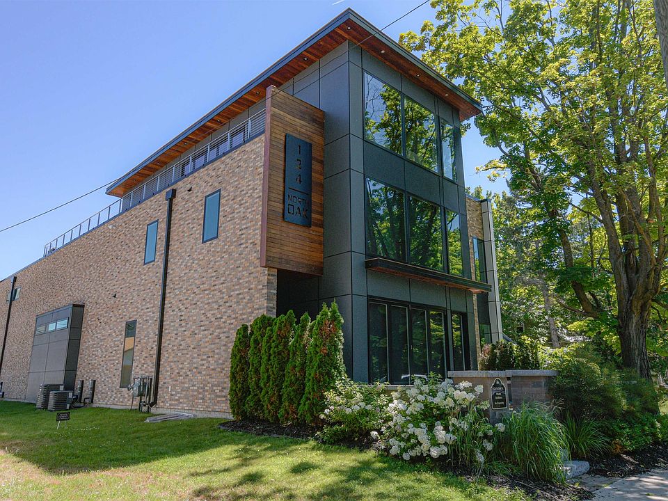 124 N Oak St, Traverse City, MI 49684 | MLS #1898652 | Zillow