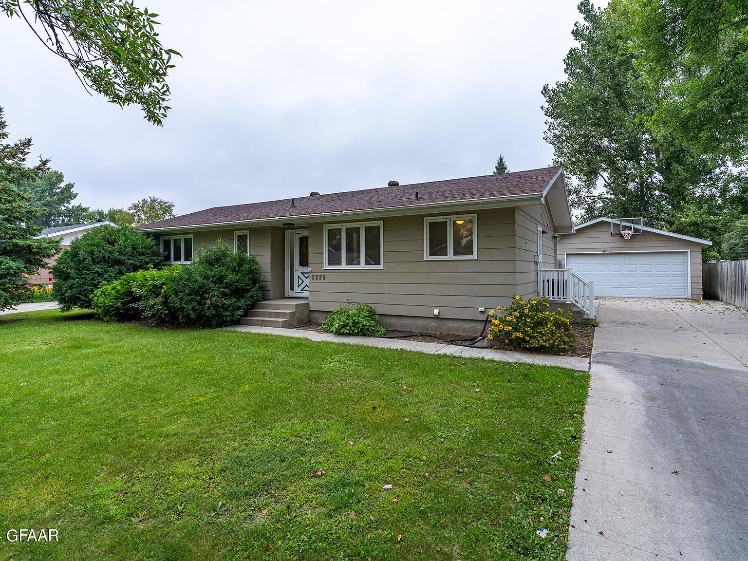 2225 Springbrook Ct, Grand Forks, ND 58201 | Zillow