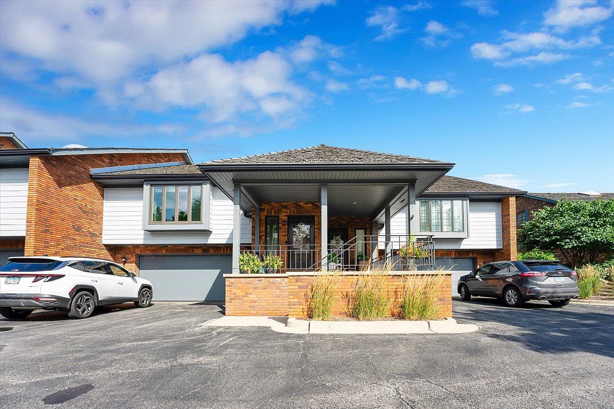 228 Red Top Dr #2C, Libertyville, IL 60048 | MLS #11908656 | Zillow