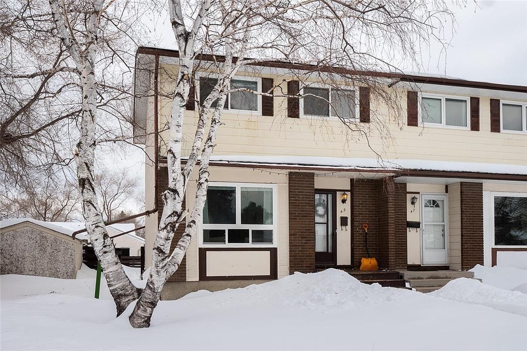 45 Rudolph Bay, Winnipeg, MB R2K 3G2 | Zillow